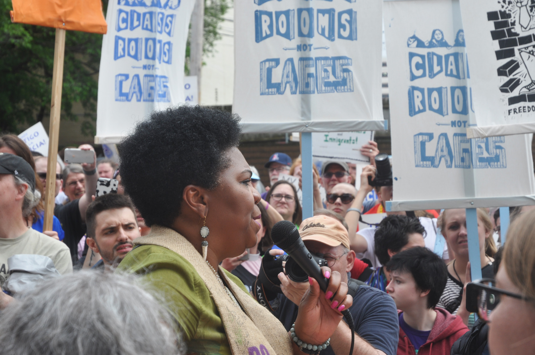 General Synod advocates rally for immigrants, protest threatened ICE ...