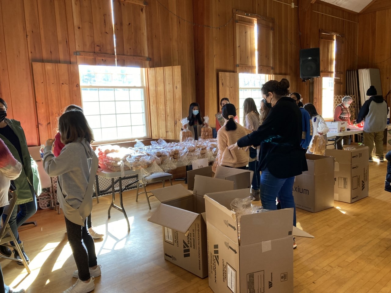 Massachusetts church drop-off Thanksgiving drive a community affair ...