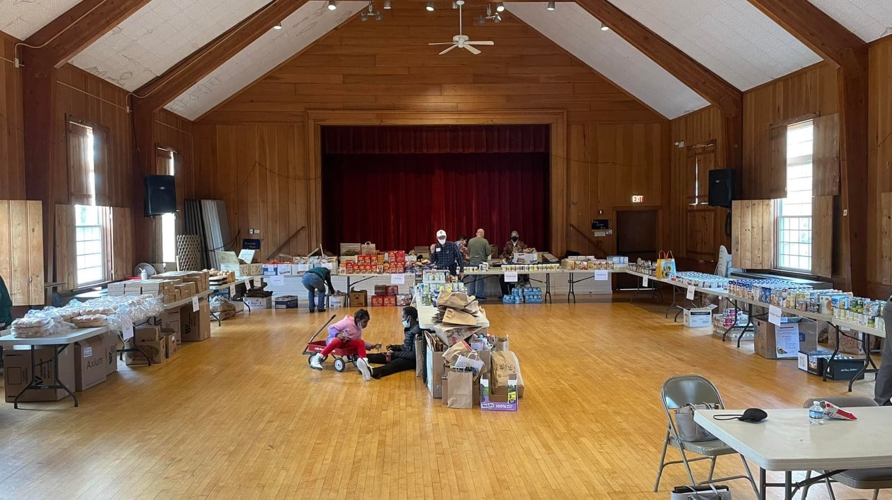 Massachusetts church drop-off Thanksgiving drive a community affair ...