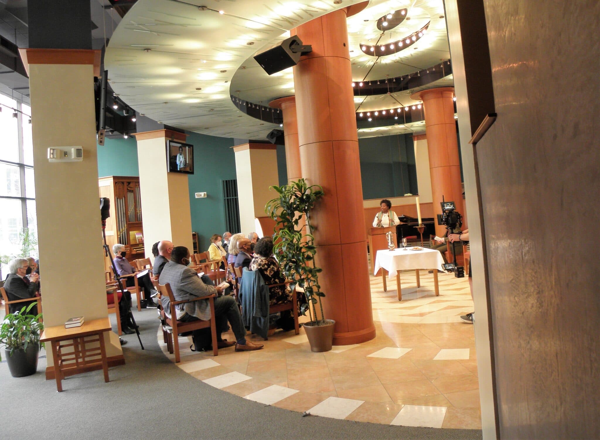 Final worship service helps church grieve and celebrate Cleveland ...