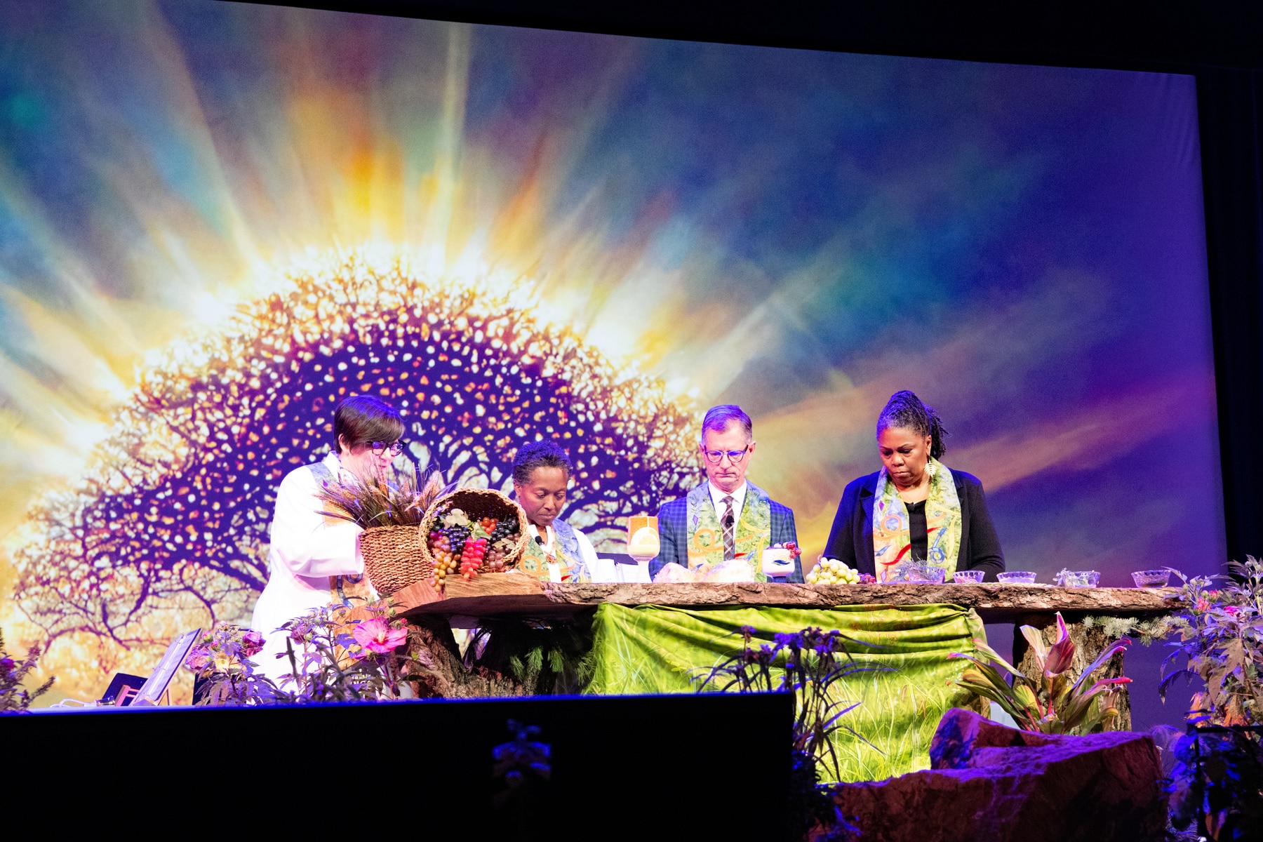 Sunday worship at Synod uplifts prophetic visions to resist the status ...