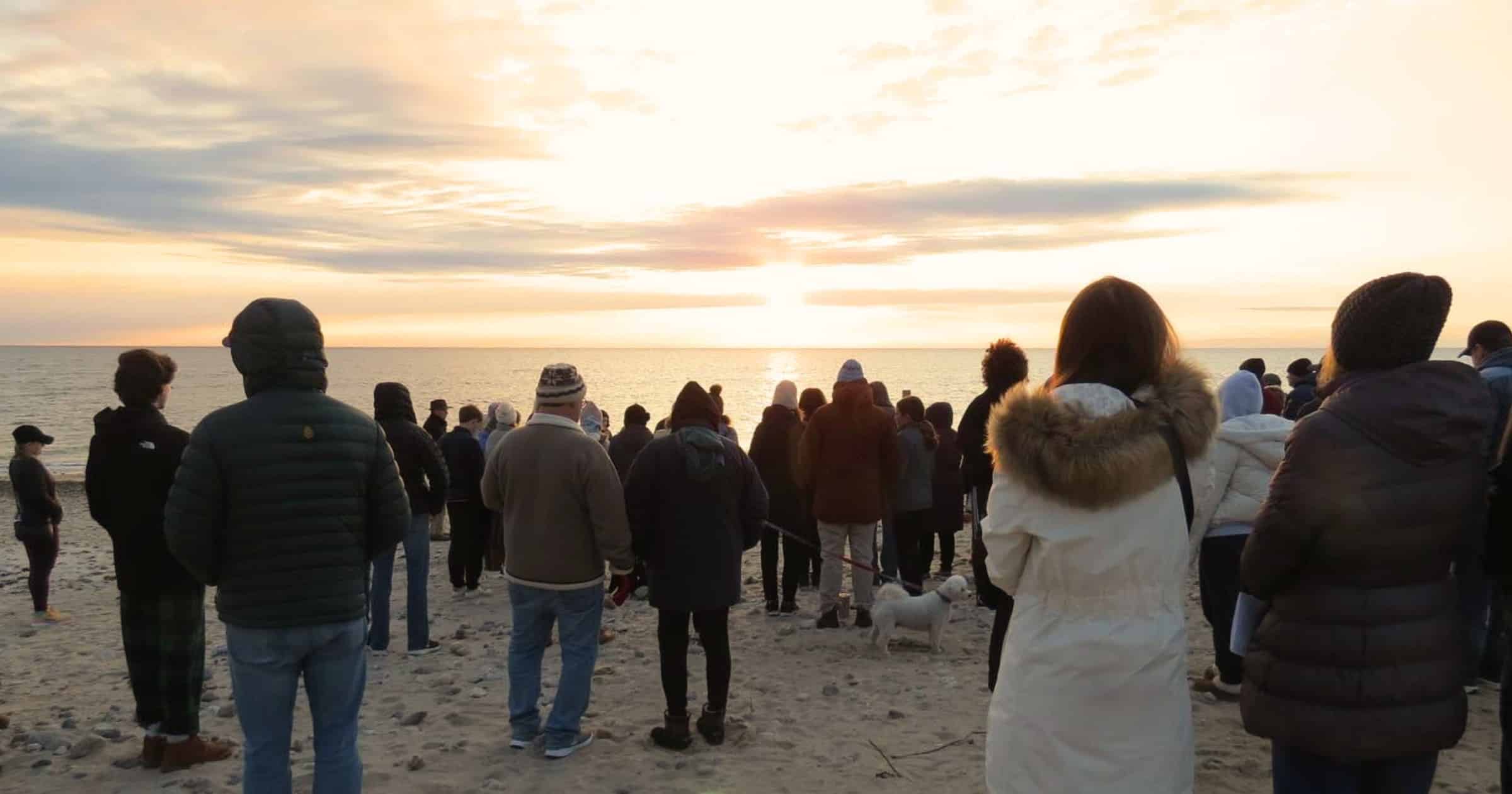 Photos: Churches greet Easter sunrise with worship - United Church of ...